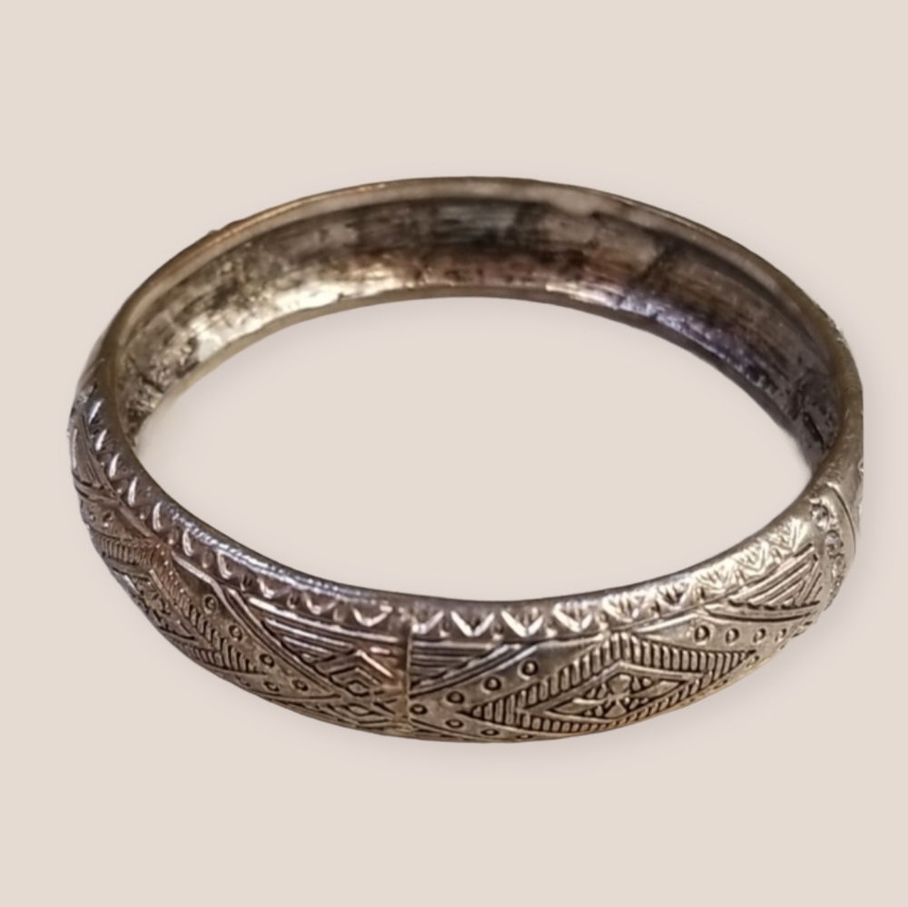 Vintage Etched Tribal Pewter Bangle Bracelet - Gem